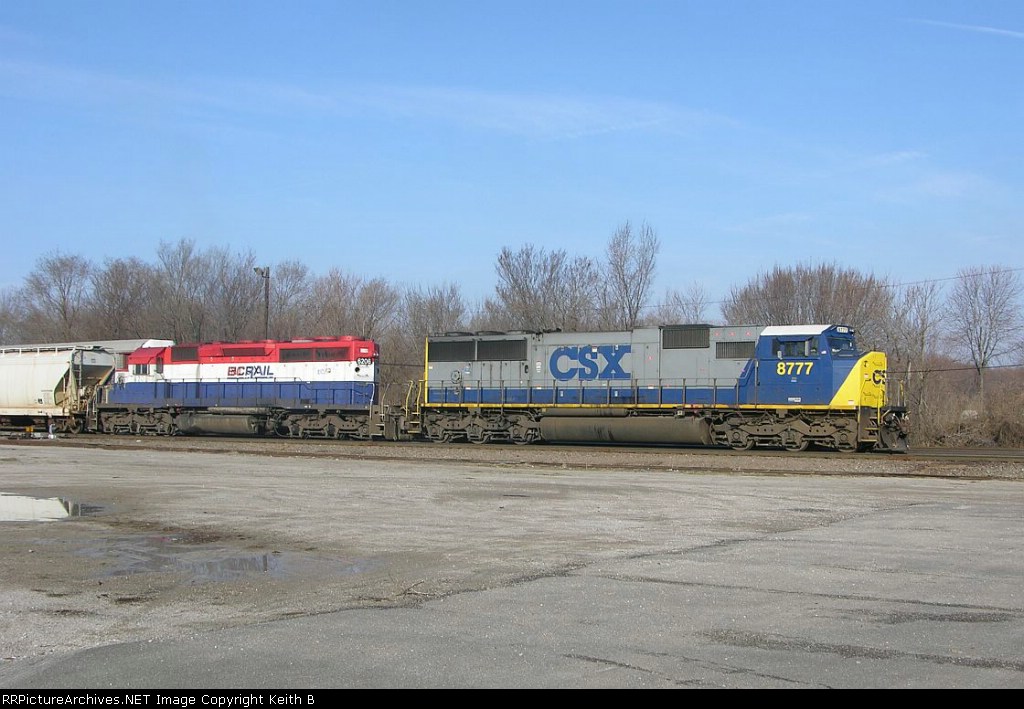 CSX 8777 and HLCX 6206